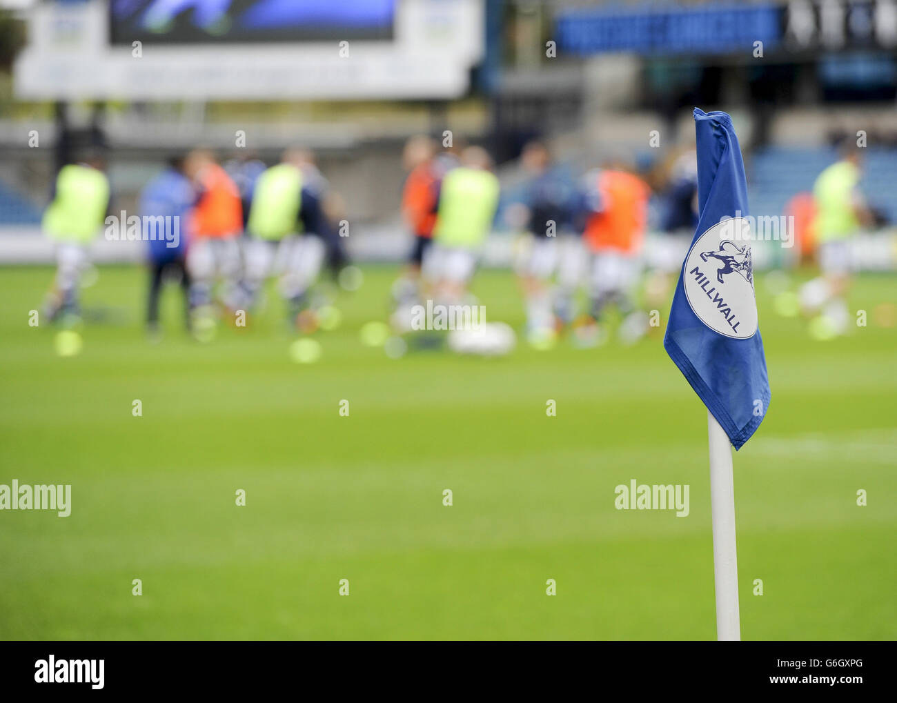 The den millwall corner flag hi-res stock photography and images - Alamy