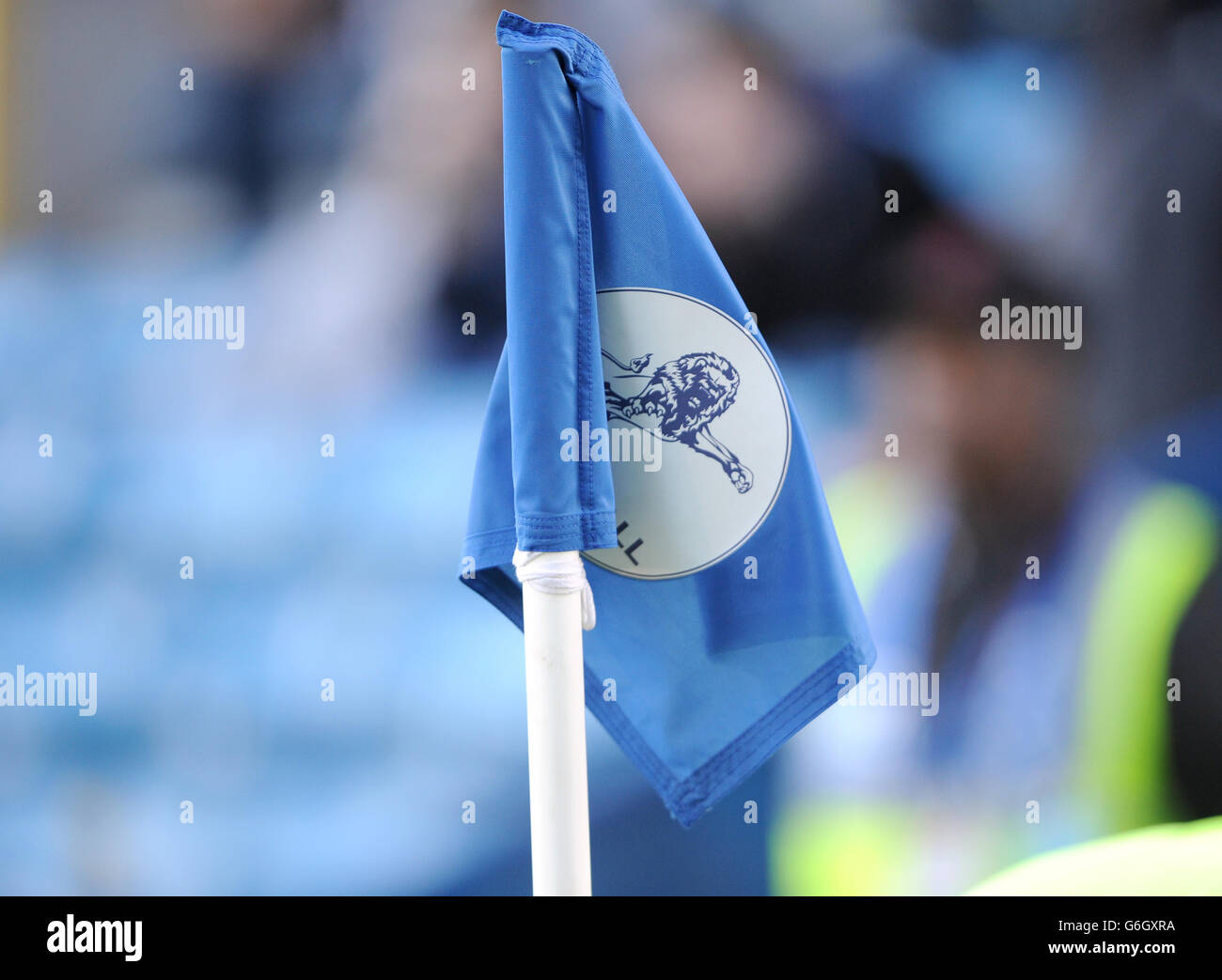 The den millwall corner flag hi-res stock photography and images - Alamy