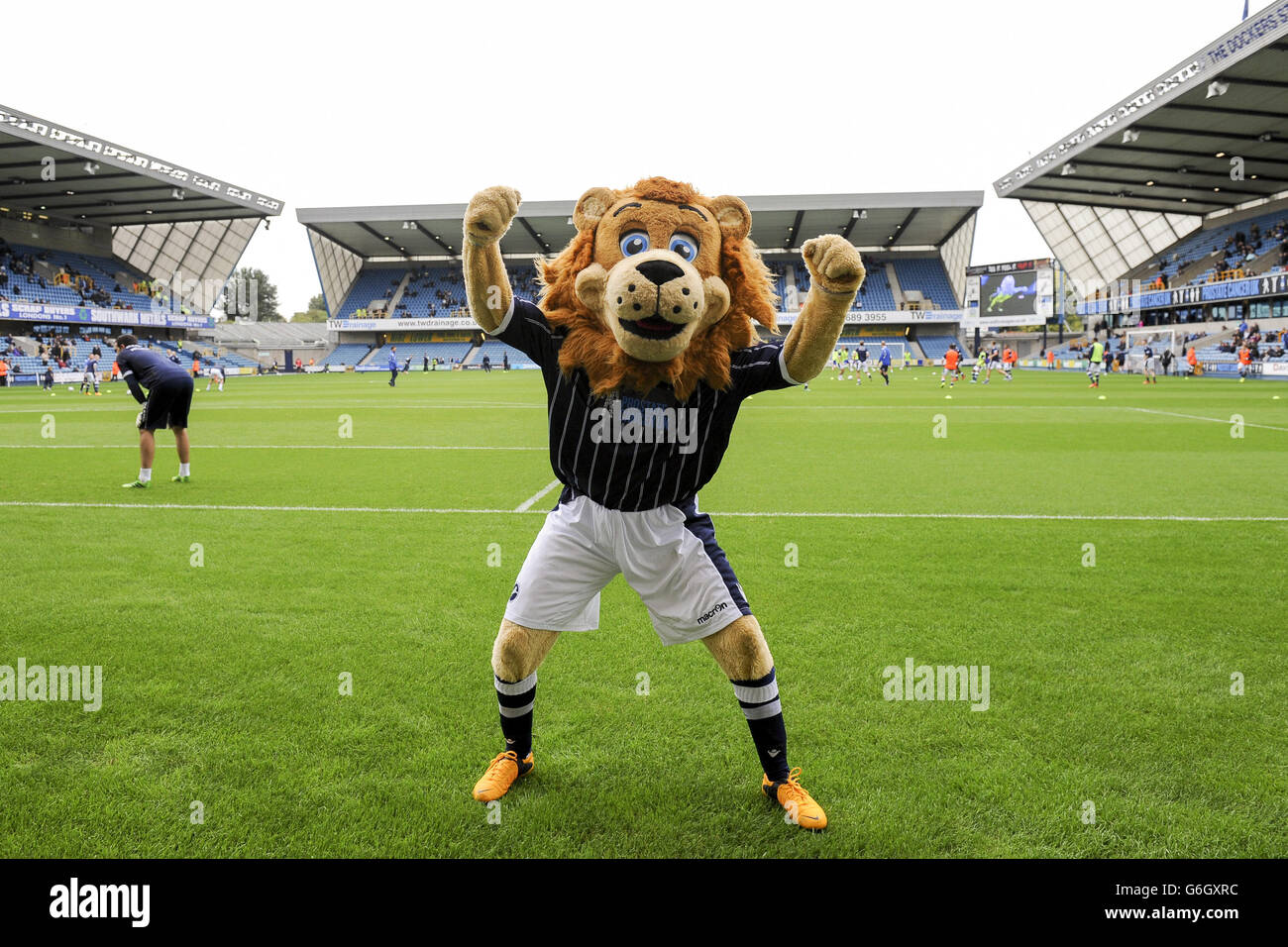 Millwall mascot hi-res stock photography and images - Alamy