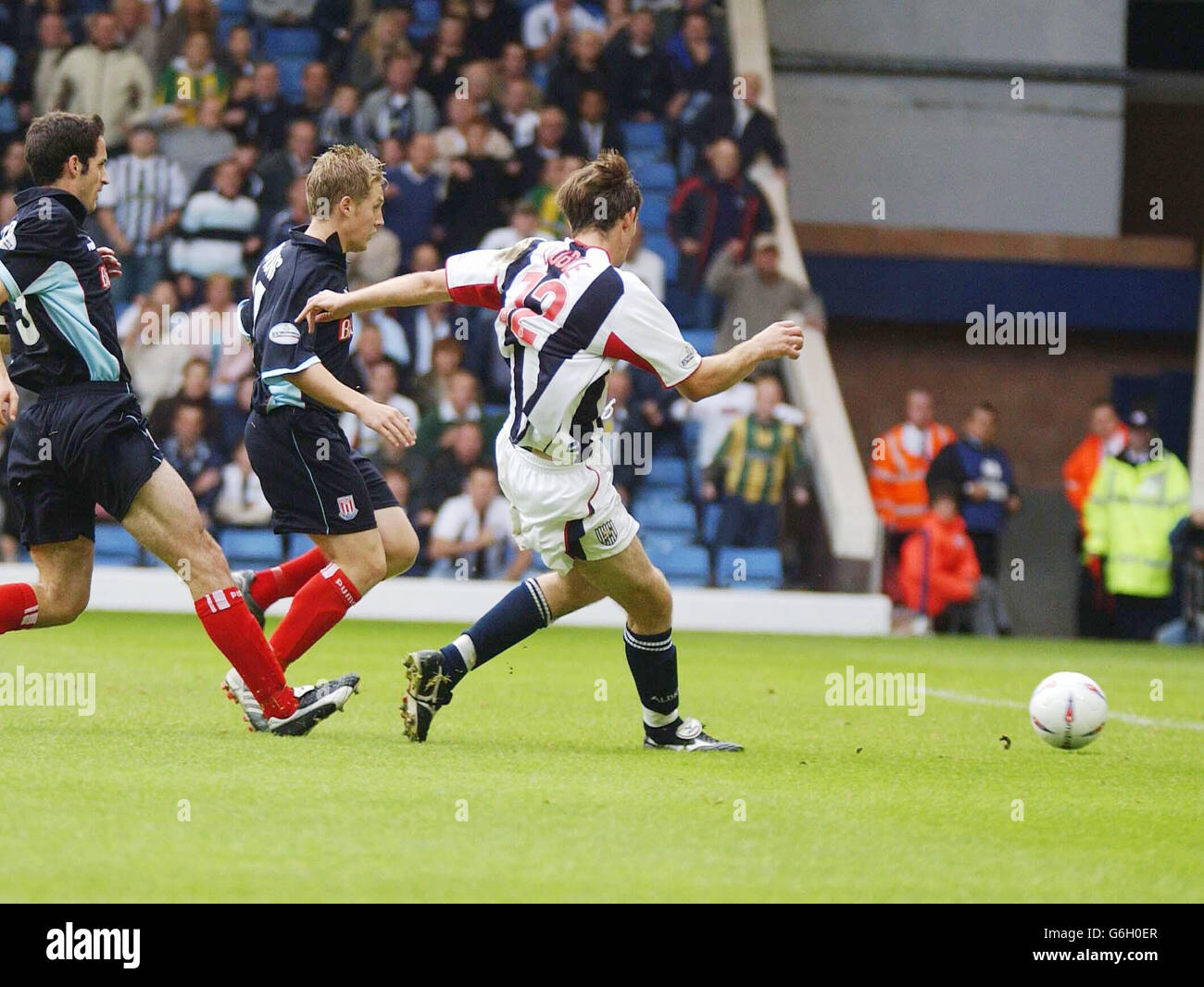 Sport football action scott dobie hi-res stock photography and images ...