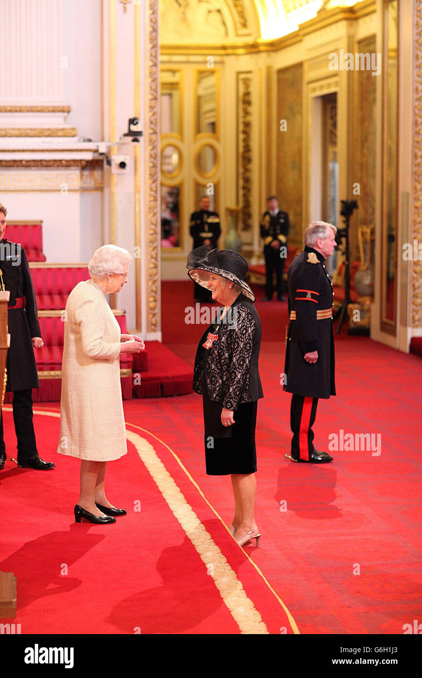 Investiture ceremony buckingham palace in central london hi-res stock ...