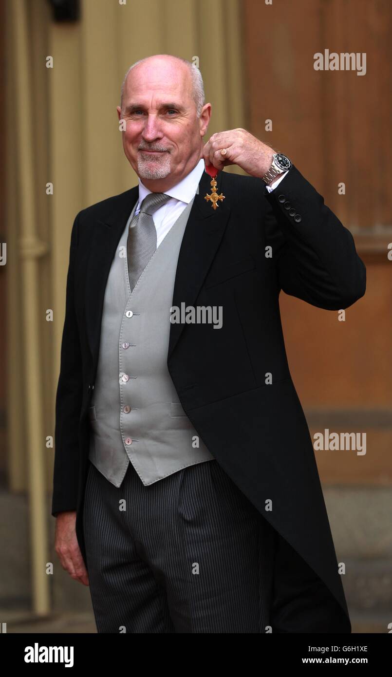 Investiture ceremony at buckingham palace john carnochan obe hi-res ...