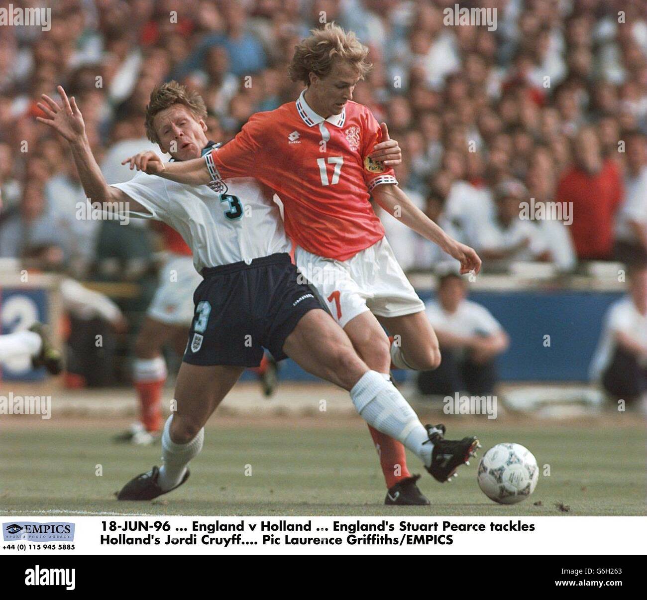 Stuart pearce euro 96 hi-res stock photography and images - Alamy