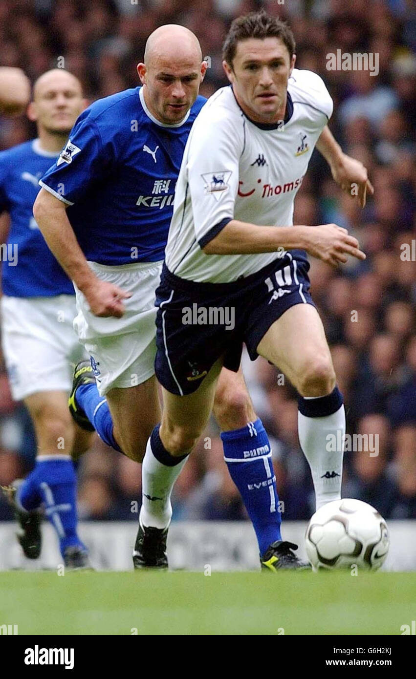 Everton's Lee Carsley (left) chases Robbie Keane of Tottenham Hotspur ...
