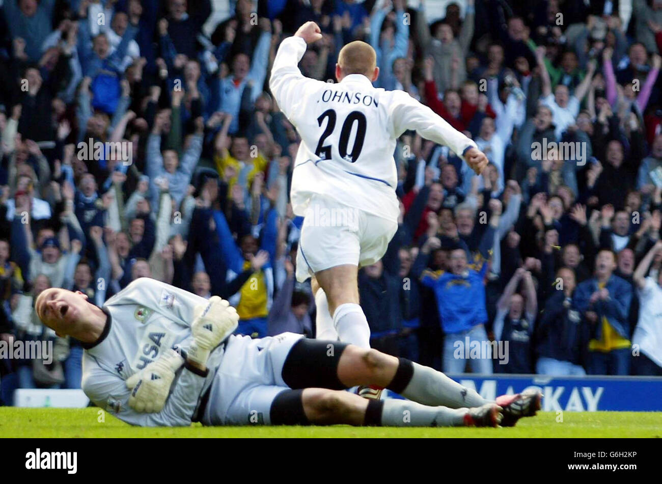Leeds United's Seth Johnson runs past Blackburn Rovers goalkeeper Brad ...