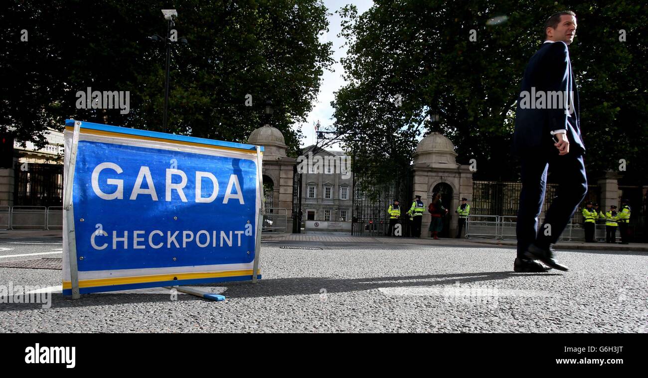 Garda checkpoint sign hi-res stock photography and images - Alamy