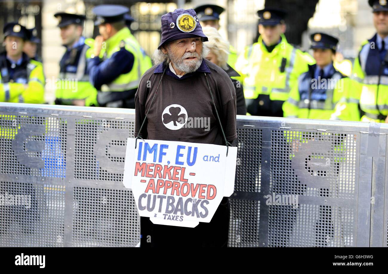 Irish Budget 2014 Stock Photo - Alamy