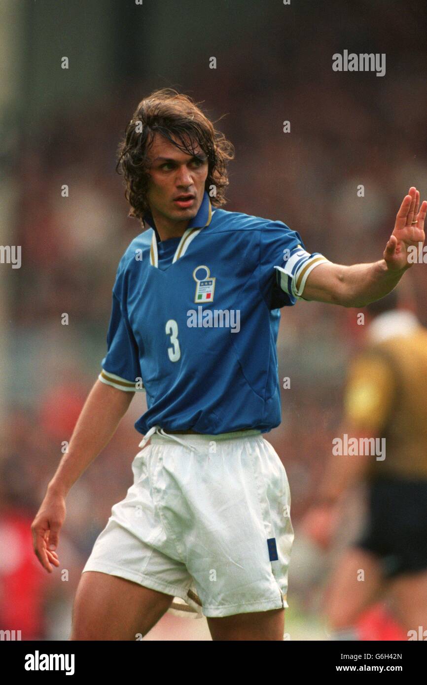 Soccer european championships italy v russia hi-res stock photography ...