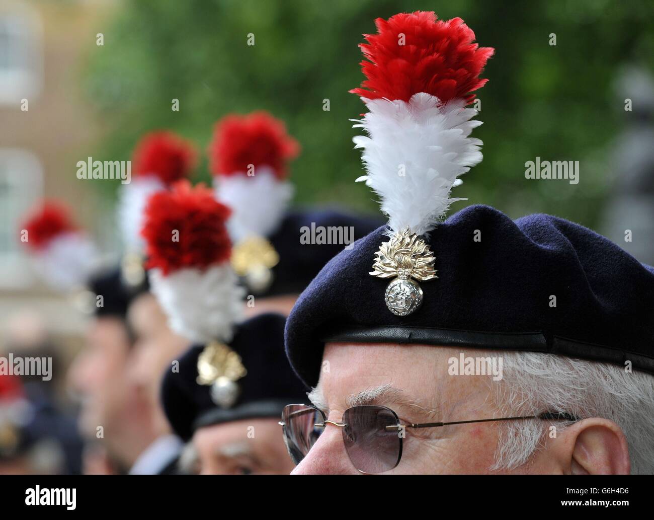 Red white plumed hackles in berets former soldiers second battalion hi ...