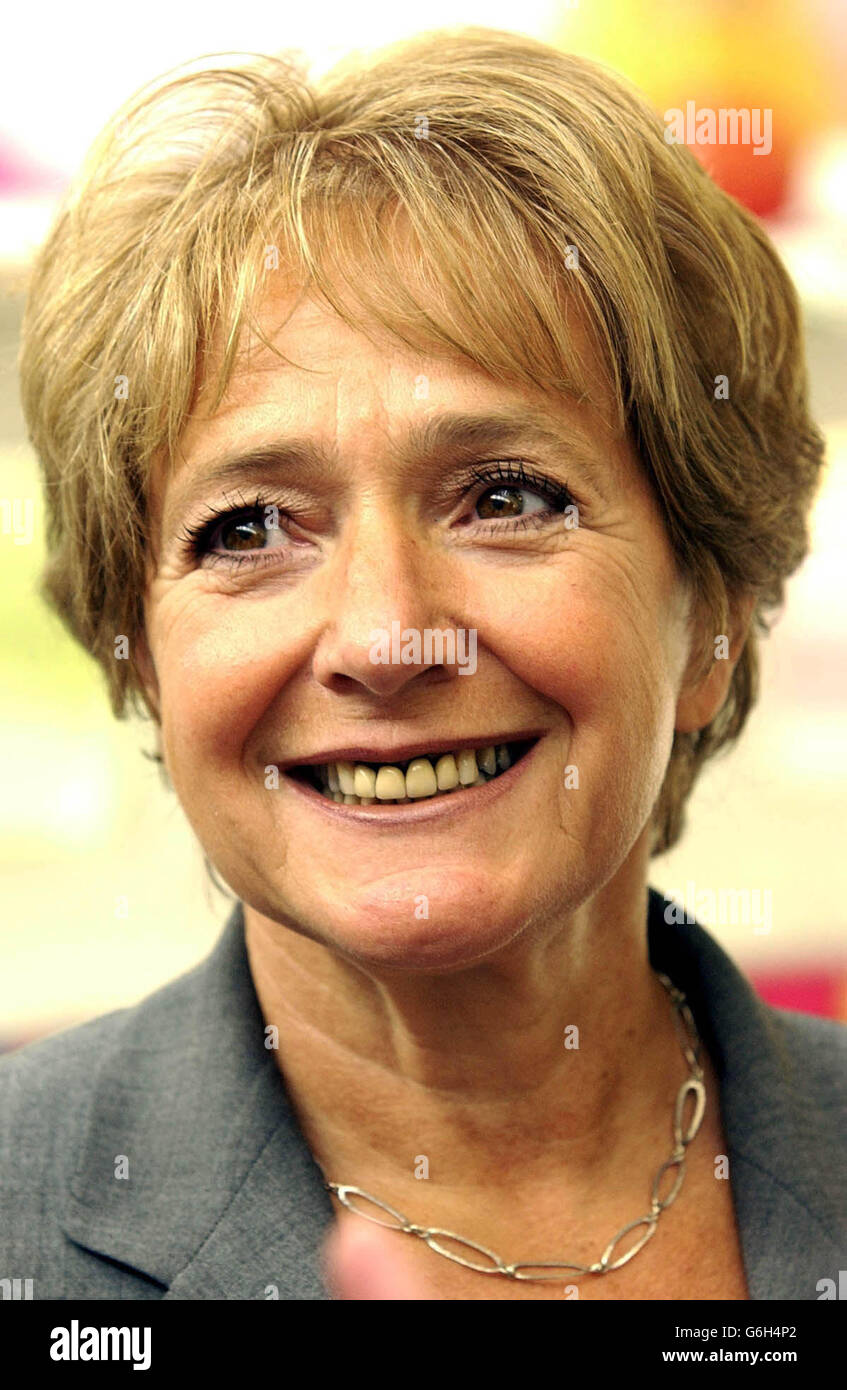 Adults and children charity drive hi-res stock photography and images ...