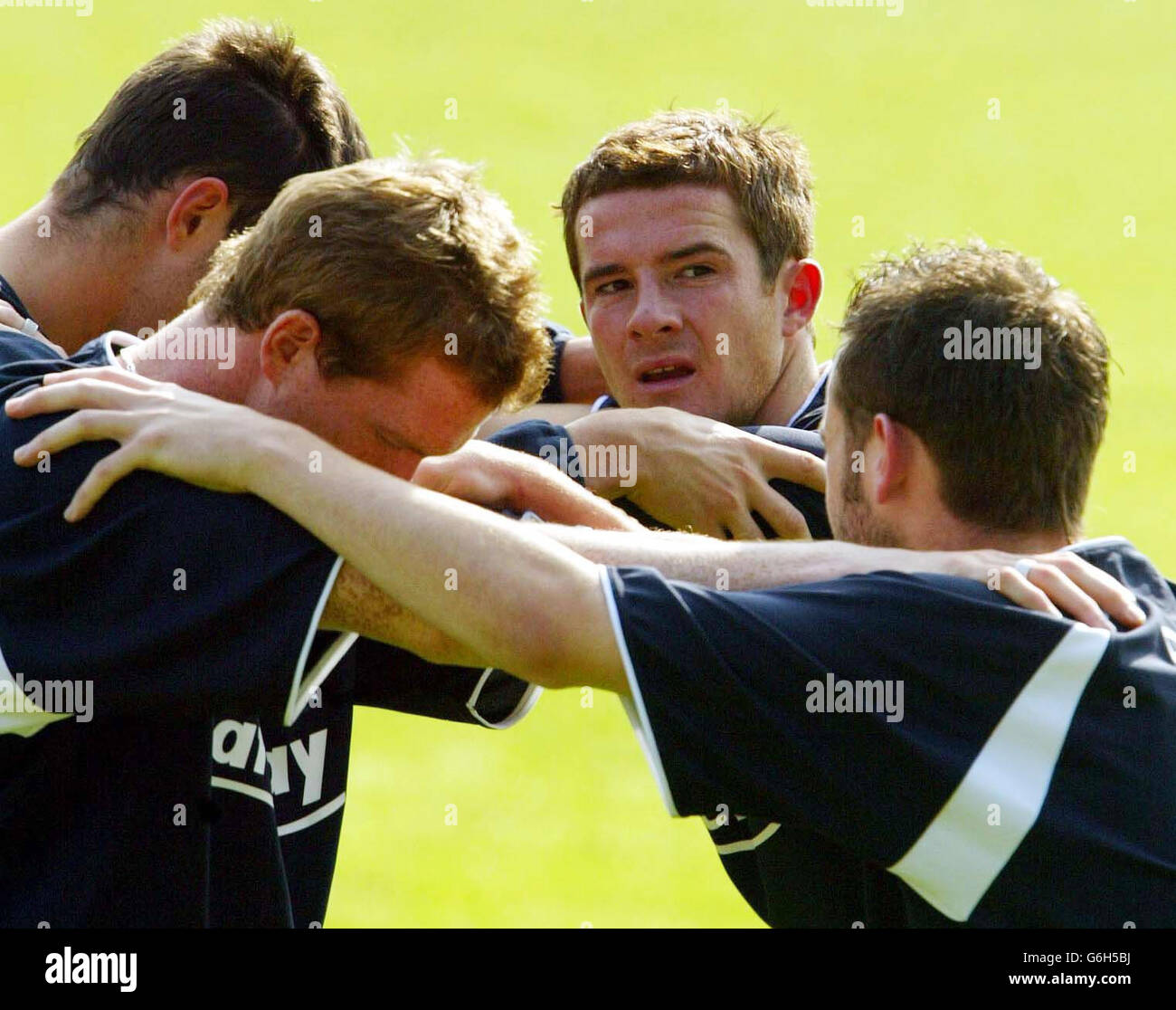Scotland's Barry Ferguson (second right) stretches with team-mates ...