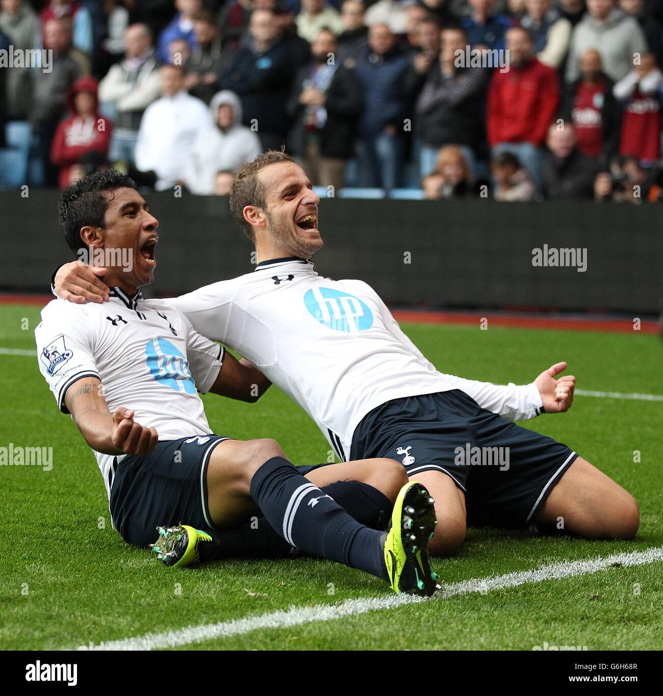 Tottenham hotspurs roberto soldado hi-res stock photography and images ...