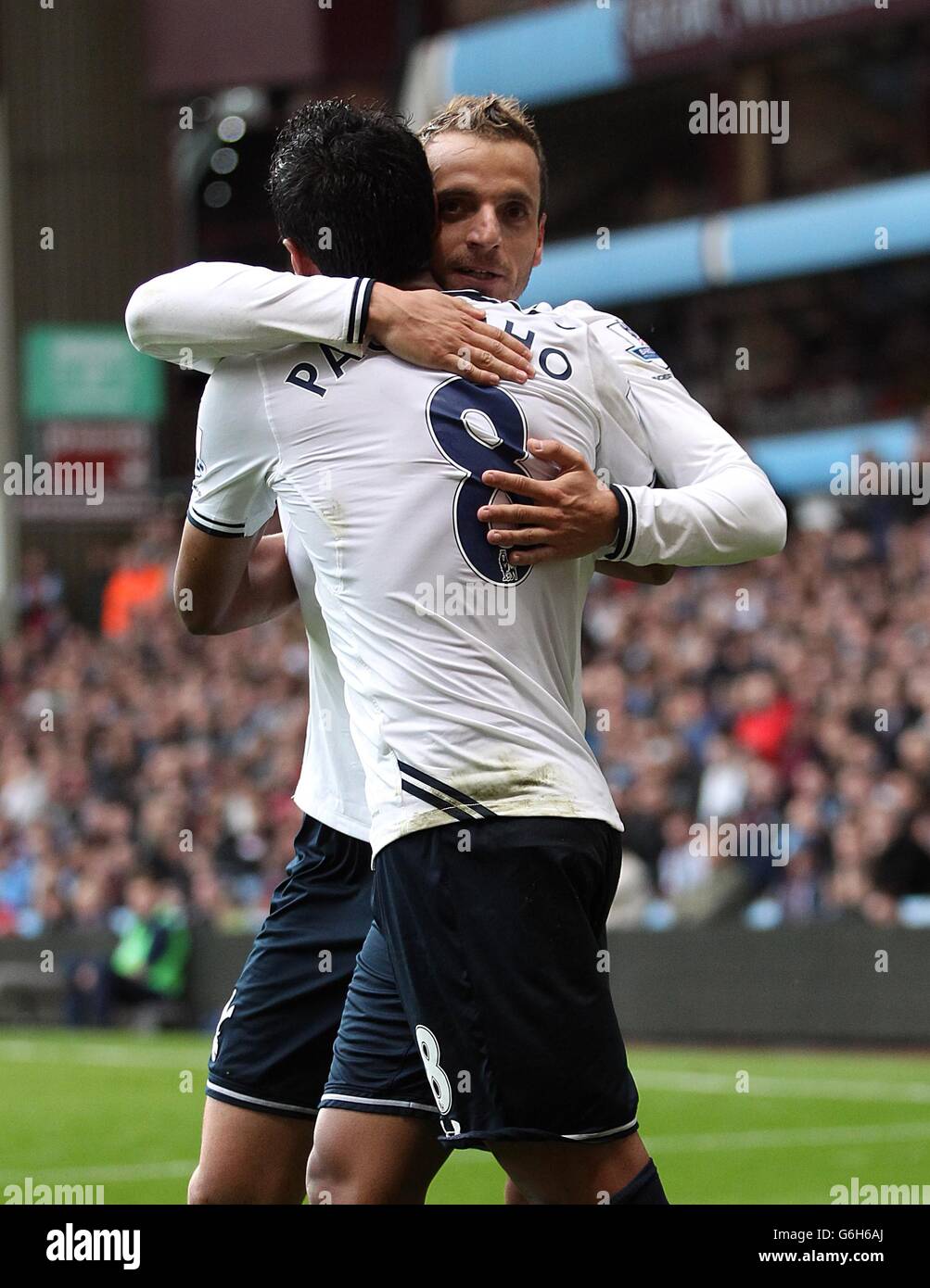 Tottenham hotspurs roberto soldado hi-res stock photography and images ...