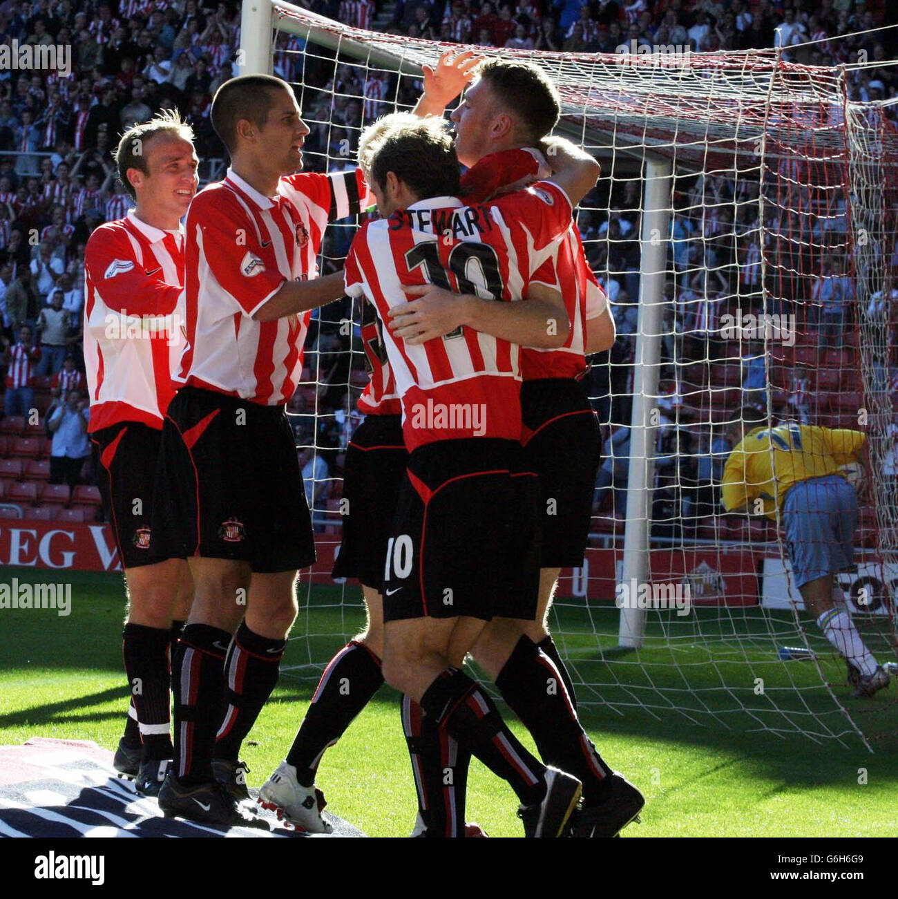 Sunderland's Kevin Kyle, right, celebrates with teammates after opening ...