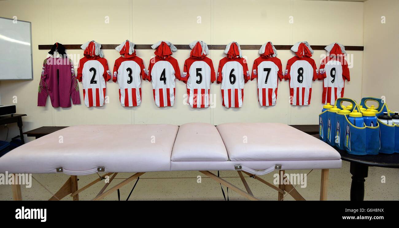 Dressing room jerseys hi-res stock photography and images - Alamy