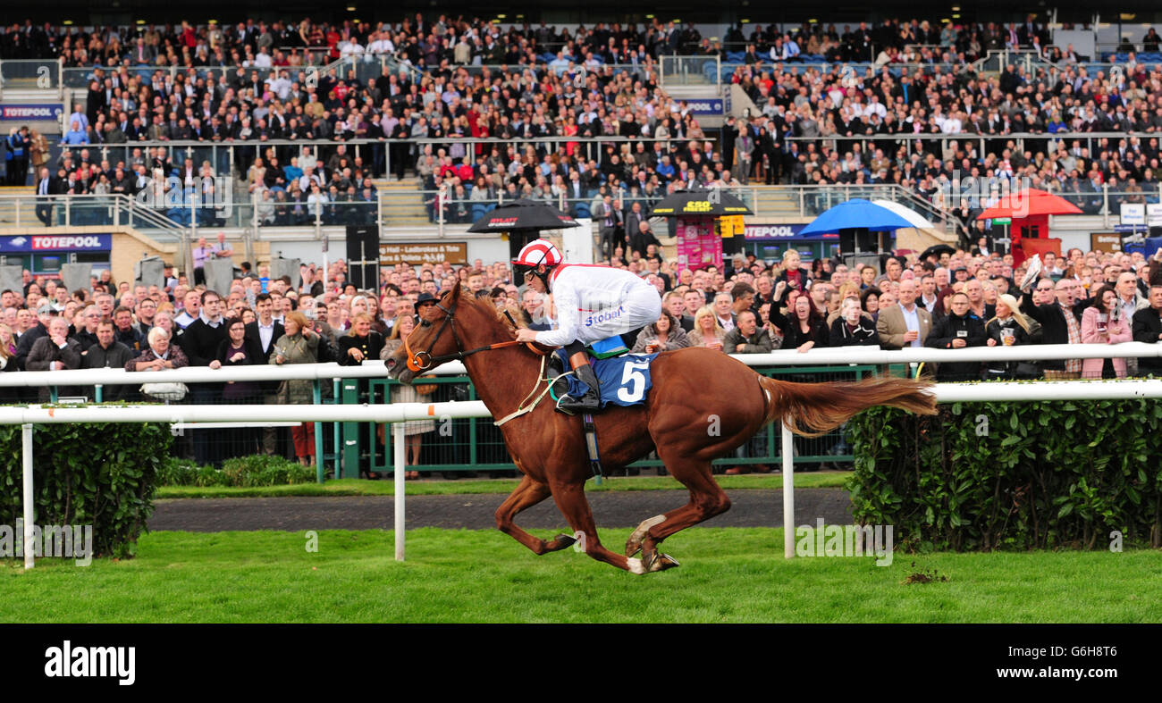 The racing post trophy at doncaster hi-res stock photography and images ...