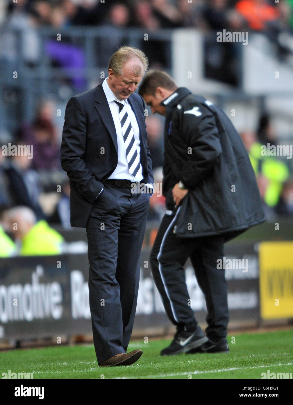 Derby County's manager Steve McClaren (left) and Birmingham City's ...