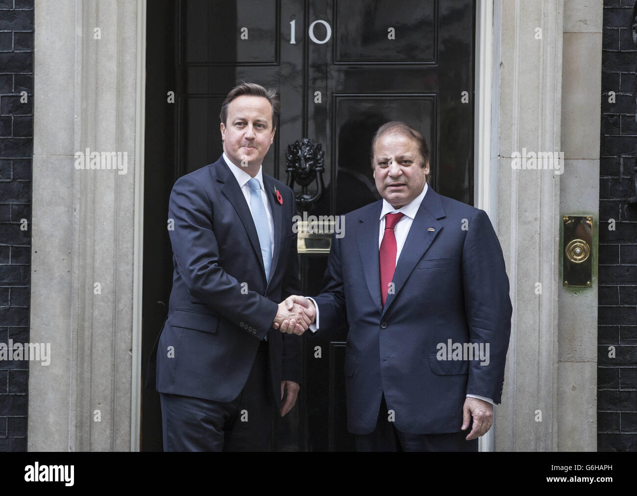 Prime Minister David Cameron greets the Pakistani Prime Minister Nawaz ...