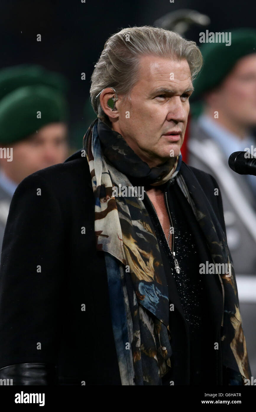 Johnny logan hi-res stock photography and images - Alamy