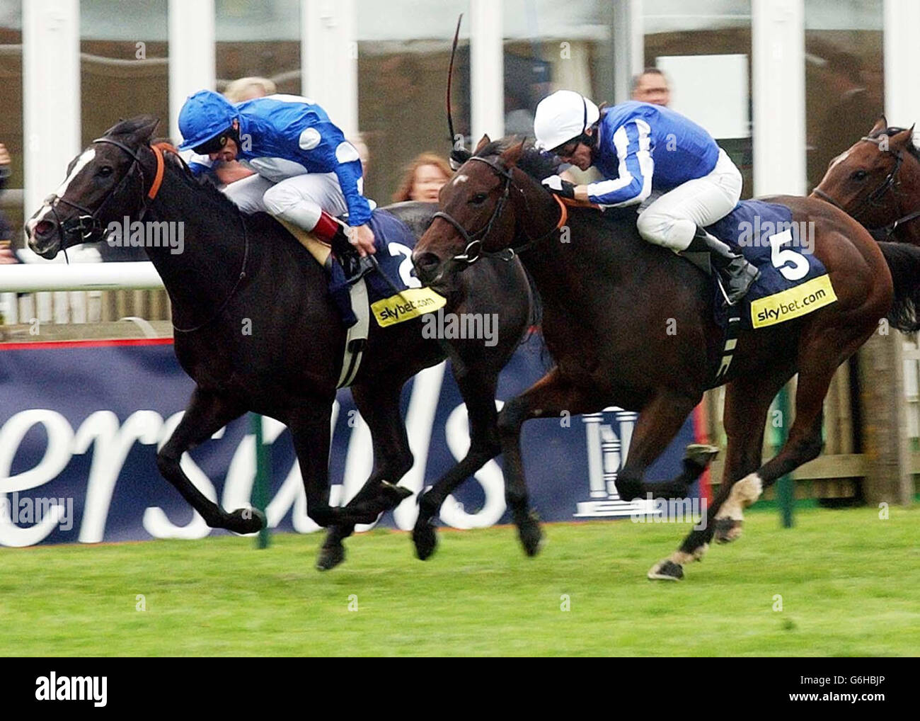 Thrilling finishes hi-res stock photography and images - Alamy