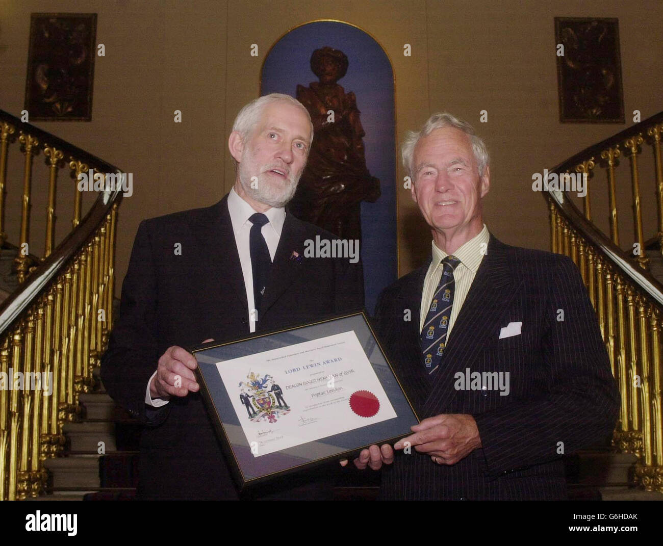Deacon roger hensman left hi-res stock photography and images - Alamy