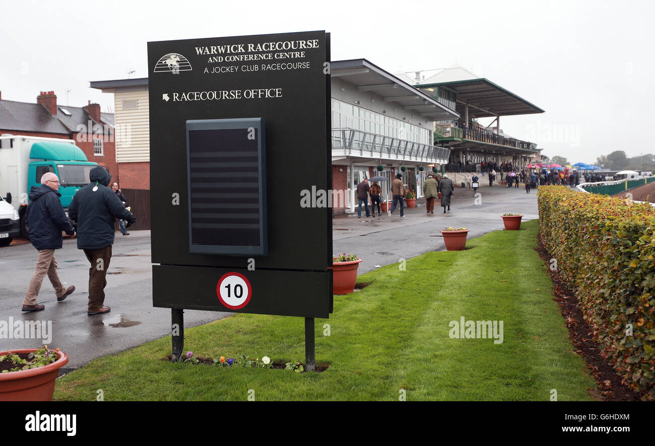 Horse Racing - Warwick Racecourse Stock Photo - Alamy