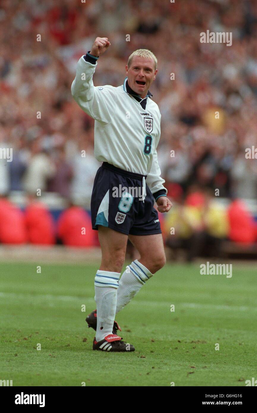 Soccer - Euro '96 - England v Spain Stock Photo - Alamy