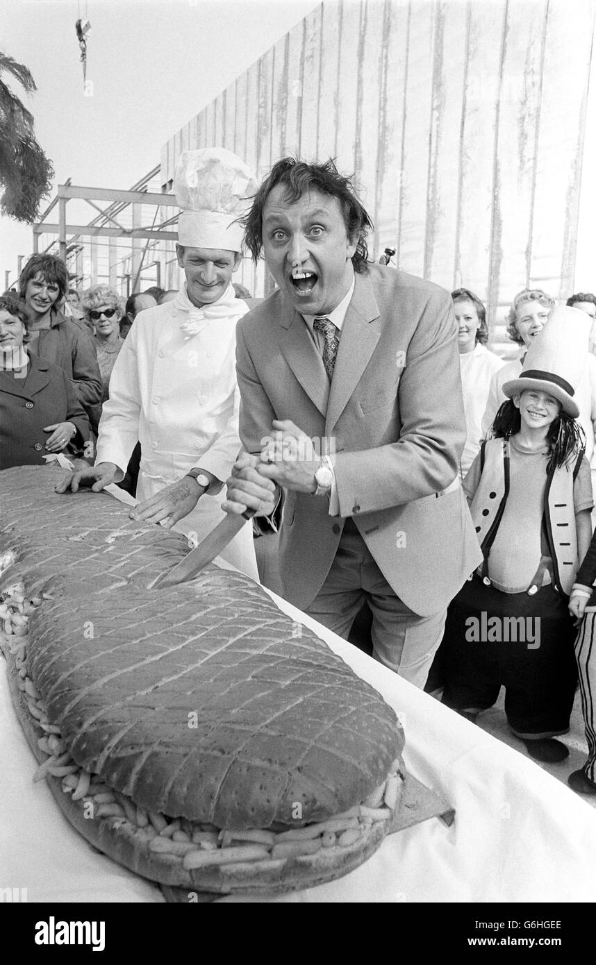 Entertainment - Kenn Dodd opens Frozen Chip Factory - Scarborough Stock ...