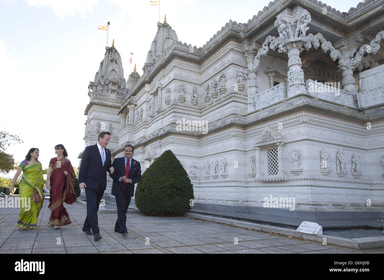 Walk past the hindu temple shri swaminarayan mandir in london hi-res ...