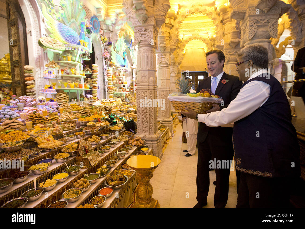 Prime Minister David Cameron makes an offering of fruit to the Hindu ...