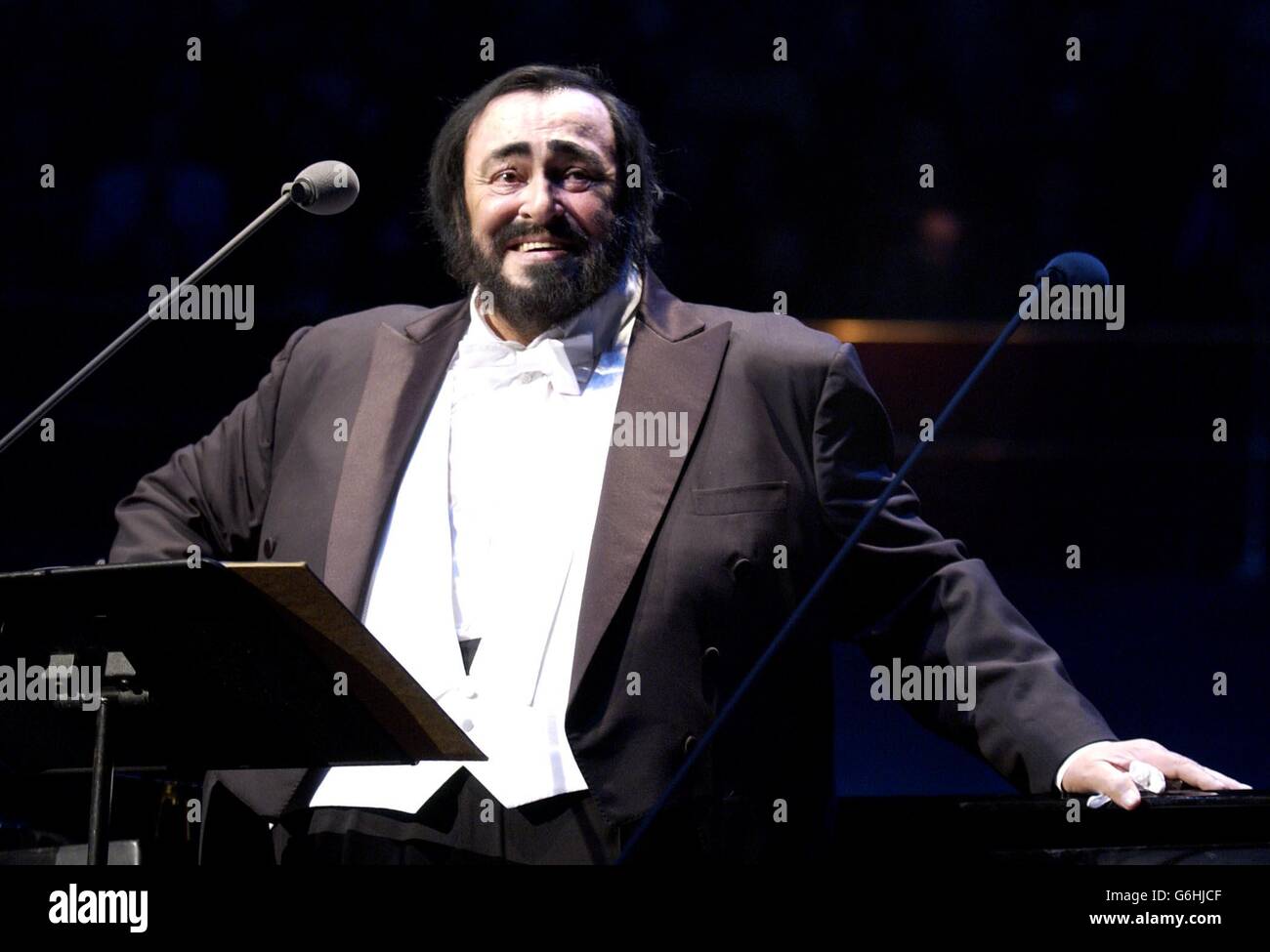 Pavarotti Singing Stock Photos & Pavarotti Singing Stock Images - Alamy