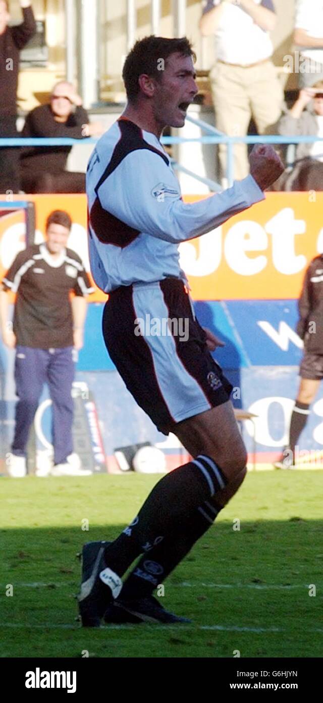 Luton towns russell perrett hi-res stock photography and images - Alamy