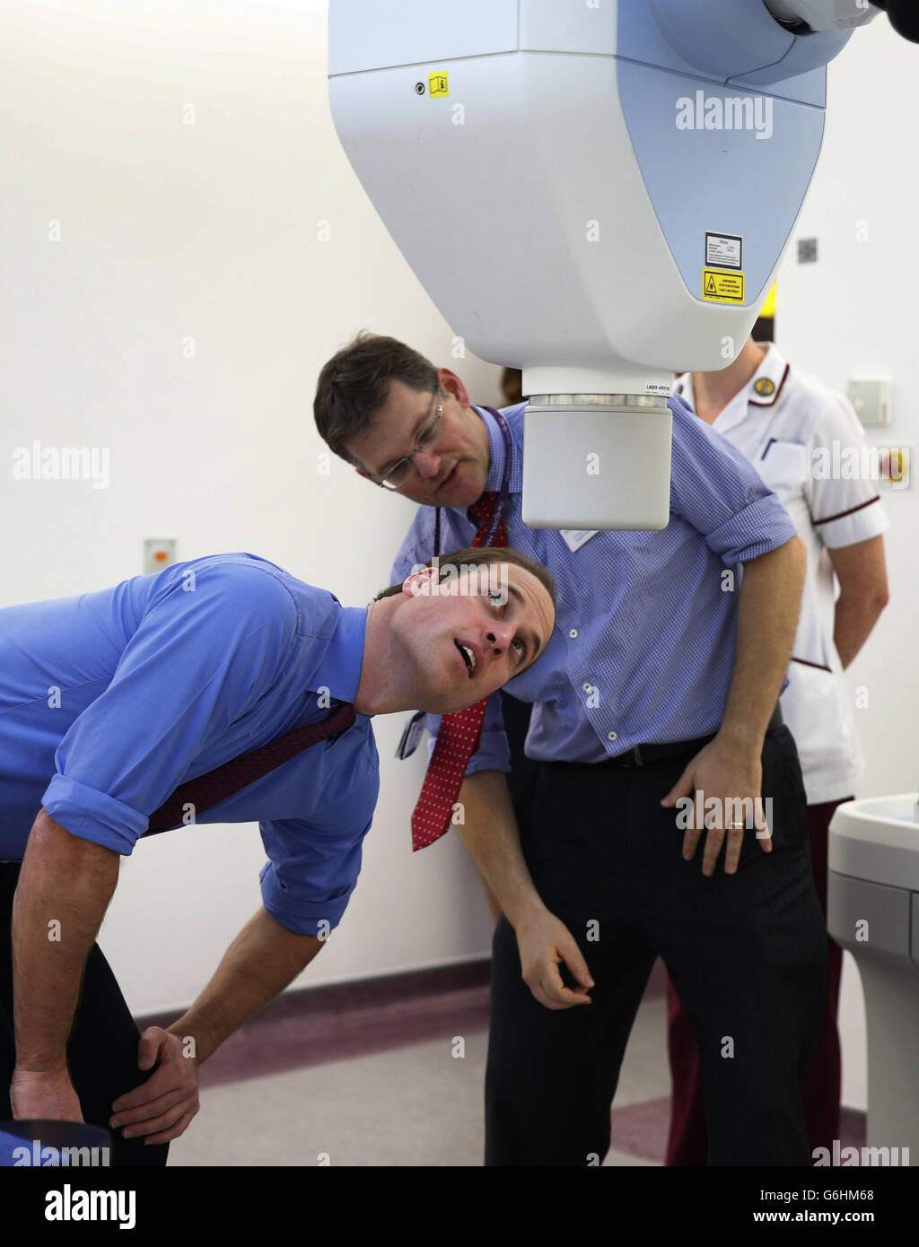 William watches live operations hi-res stock photography and images - Alamy