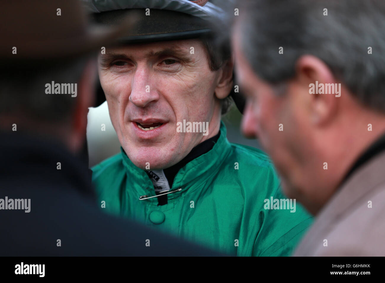 Horse racing towcester racecourse hi-res stock photography and images ...