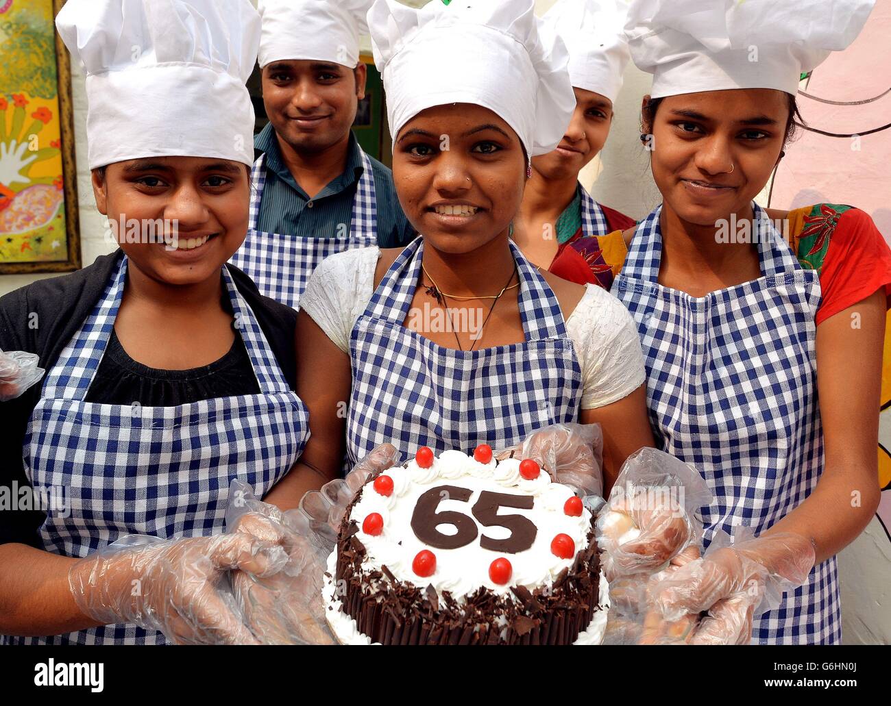Prince charles third birthday cake hi-res stock photography and images ...