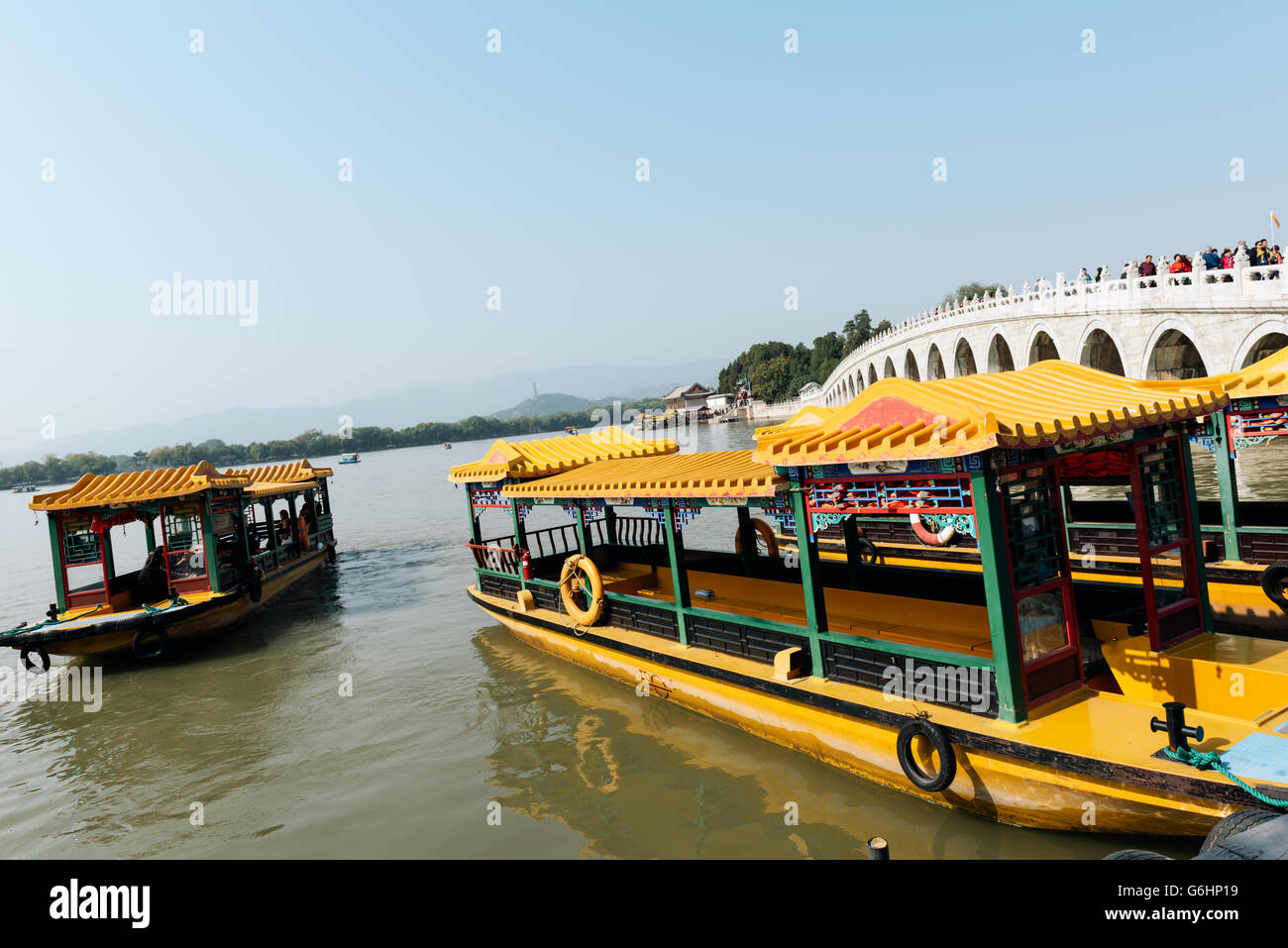 Chinese traditional boats hi-res stock photography and images - Alamy