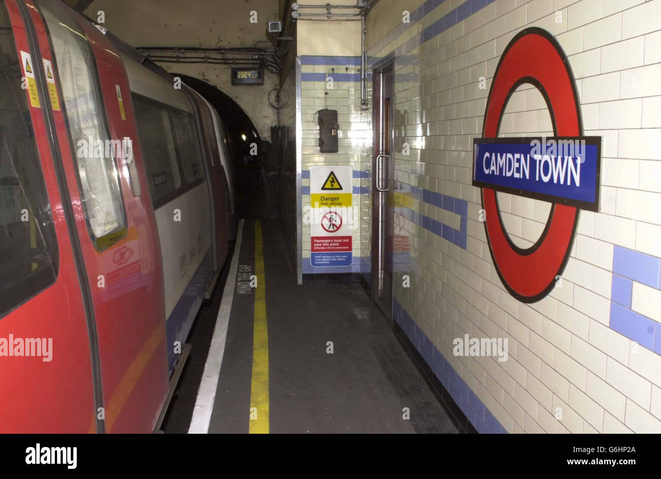 Train derailed in tunnel hi-res stock photography and images - Alamy