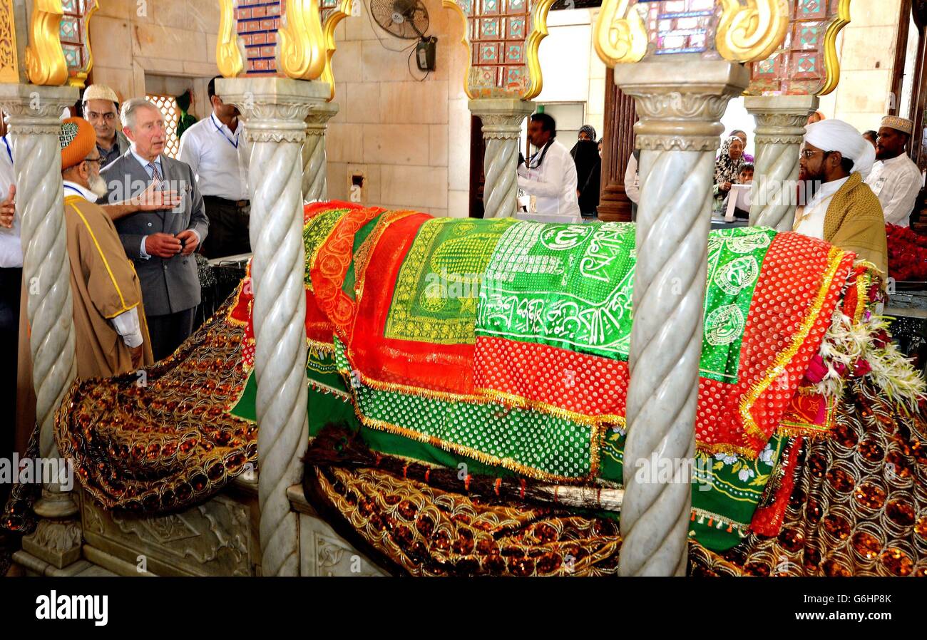 Tomb of haji ali hi-res stock photography and images - Alamy