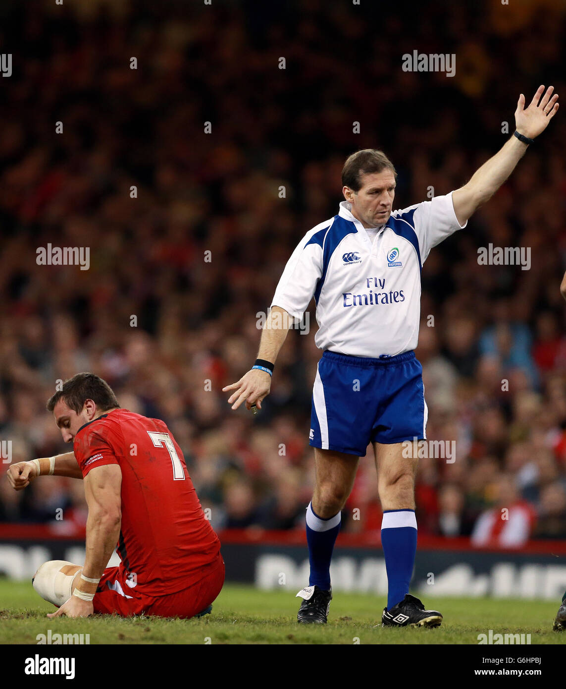 Rugby referee gesture hi-res stock photography and images - Alamy