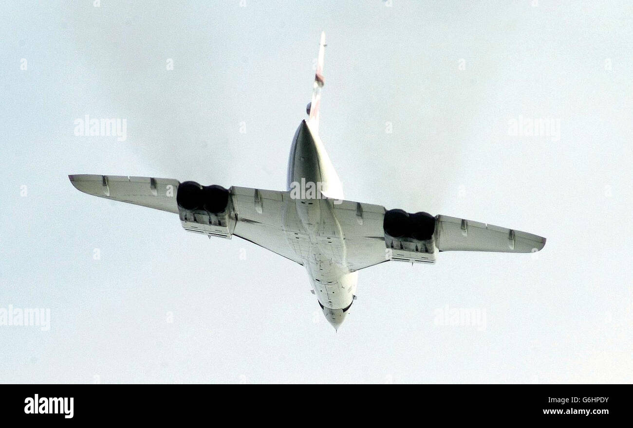 Concorde takes off at Heathrow Airport for Birmingham, on her farewell ...