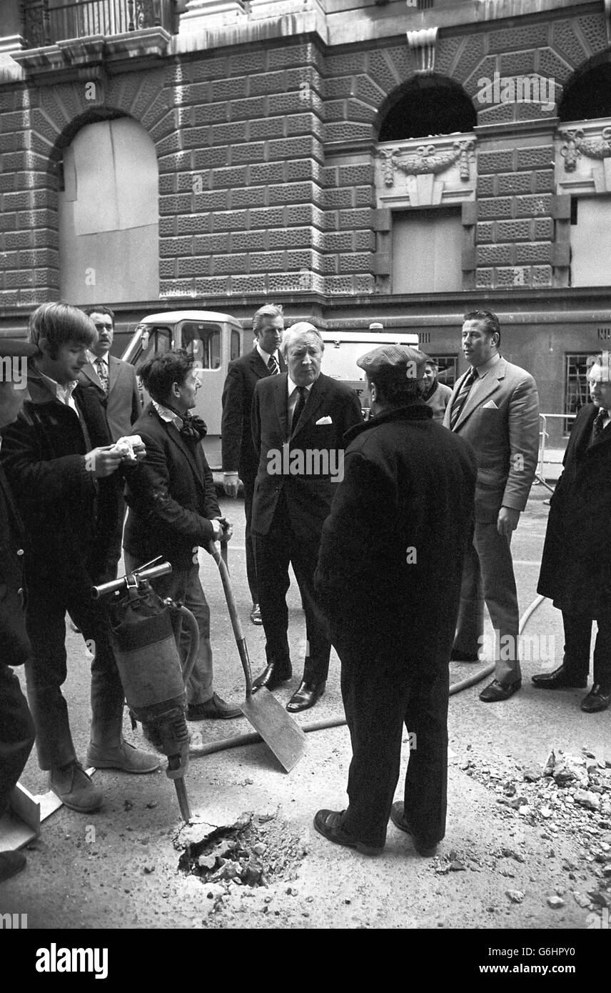 Old bailey bomb damage hi-res stock photography and images - Alamy