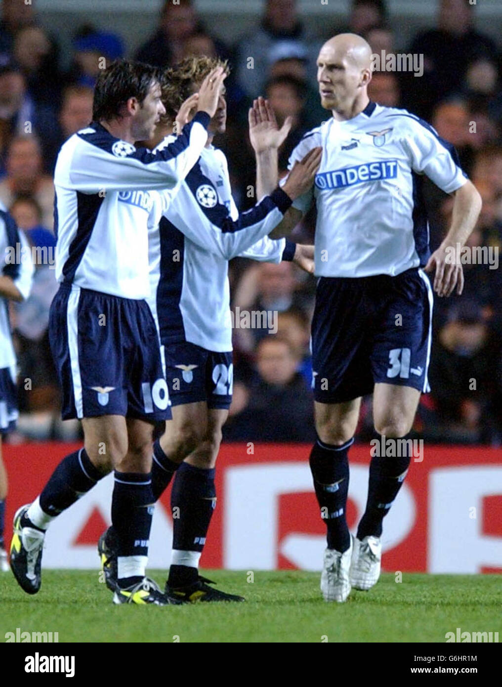 Sport football high five celebrating ids231003 jaap stam hi-res stock ...