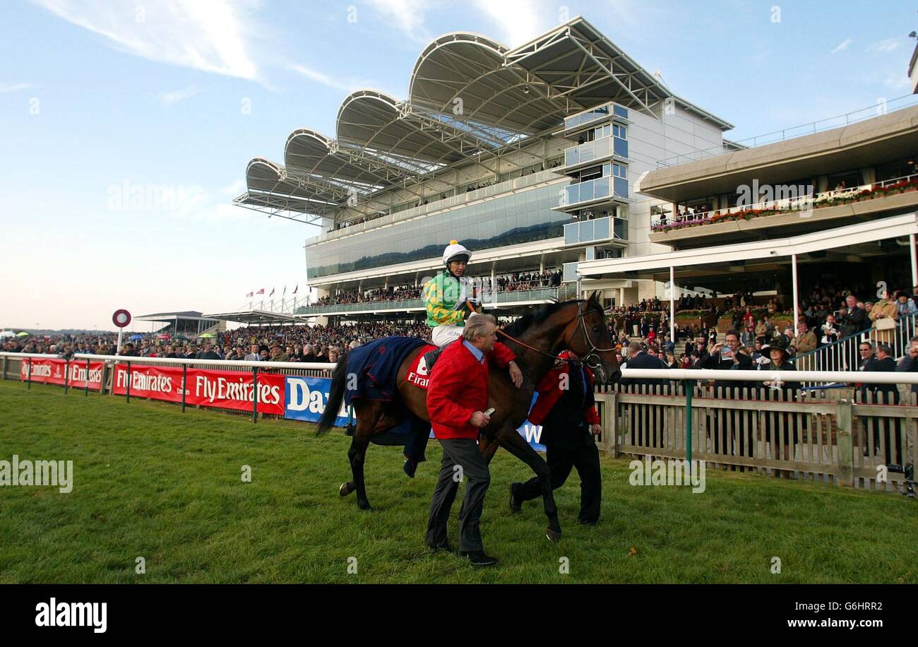 Newmarket racecourse stand hi-res stock photography and images - Alamy