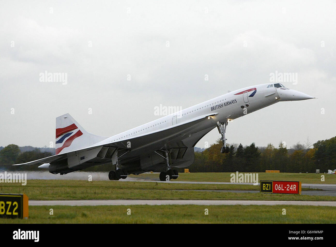 Concorde lands at Manchester Airport Stock Photo - Alamy