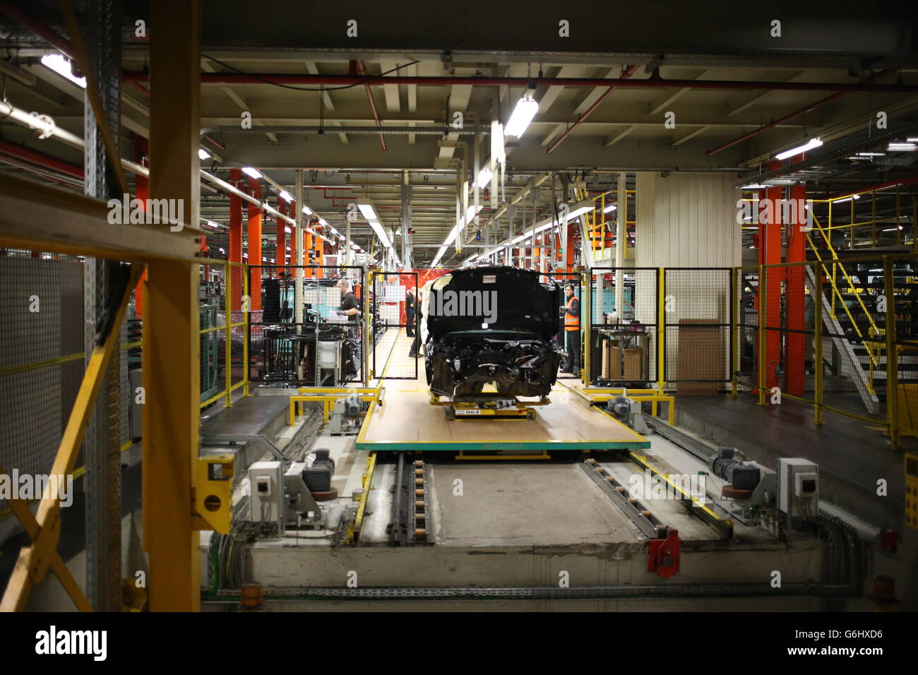 Bmw mini production line hi-res stock photography and images - Alamy