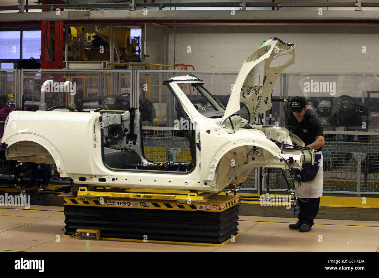 Bmw mini production line hi-res stock photography and images - Alamy