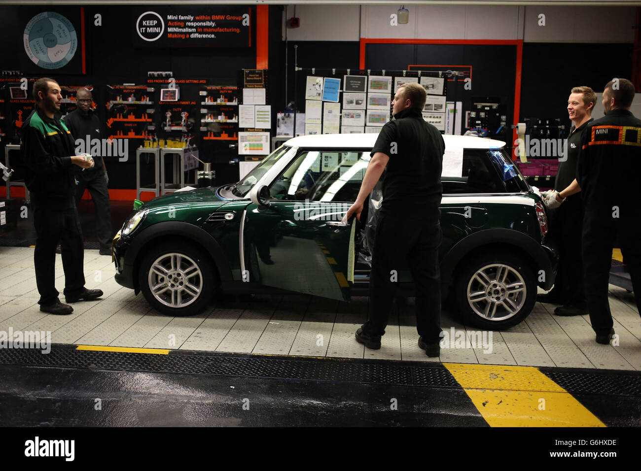 Bmw mini production line hi-res stock photography and images - Alamy