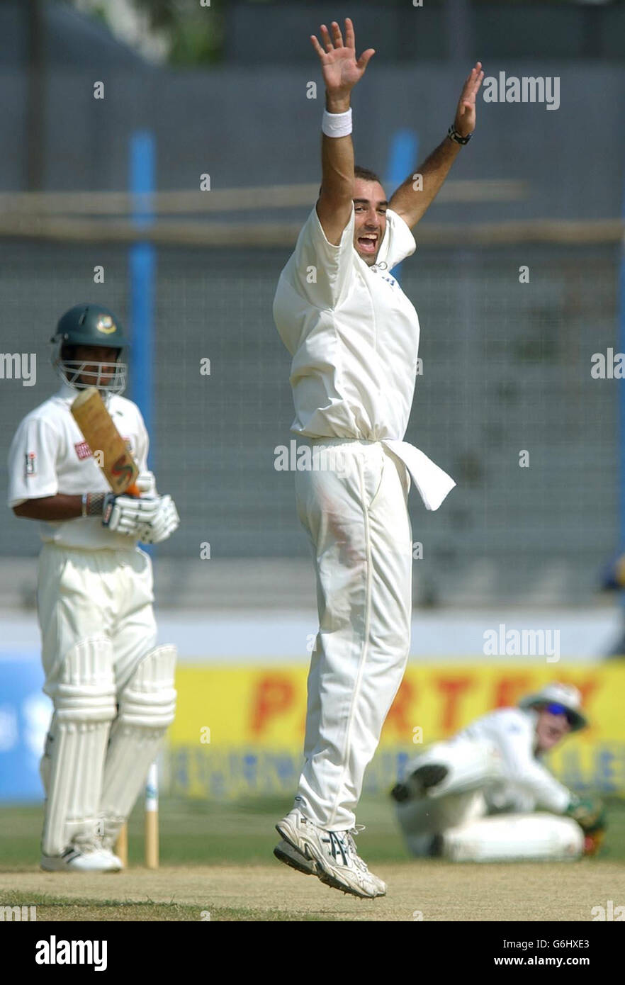 Cricket chris read catch hi-res stock photography and images - Alamy