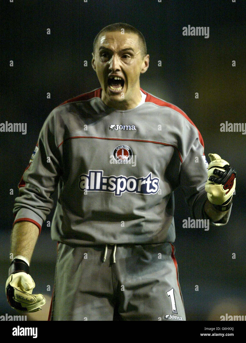 Sport football celebrating dean kiely hi-res stock photography and ...