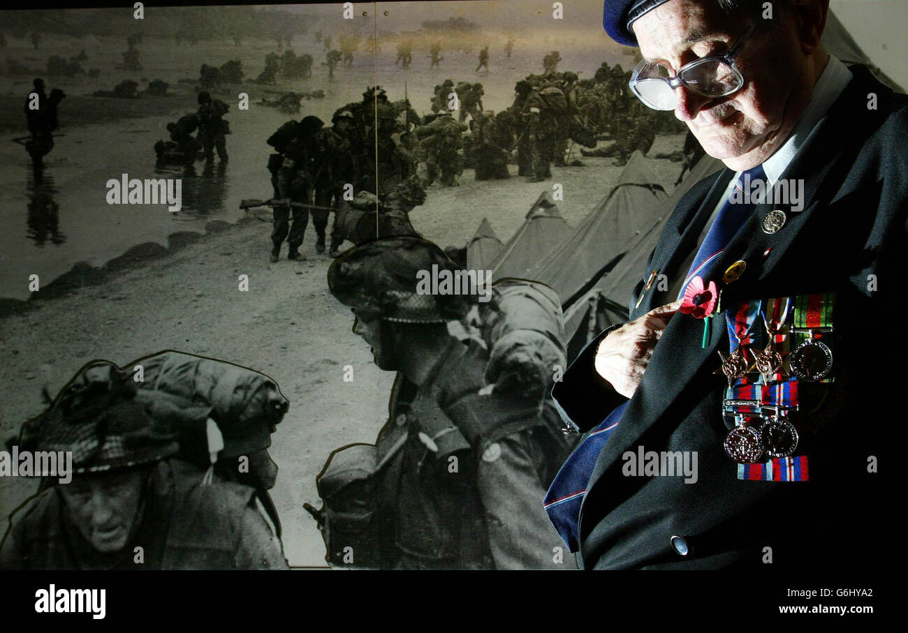 60th anniversary gold hi-res stock photography and images - Alamy